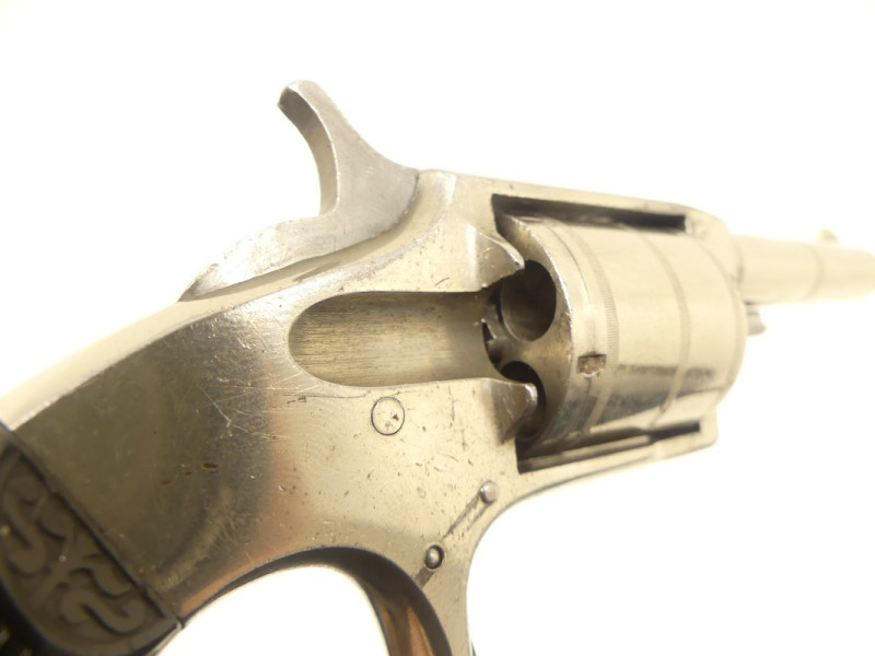 REVOLVER WHITE STAR.